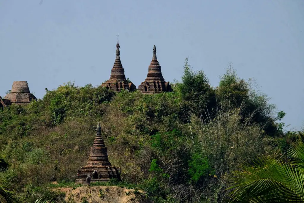 How to visit the Mrauk U ruins in Myanmar on a budget - Land of Size