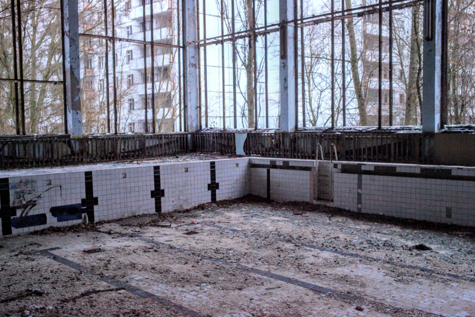 Chernobyl Tour: Pripyat’s abandoned Basketball Court and Swimming Pool ...