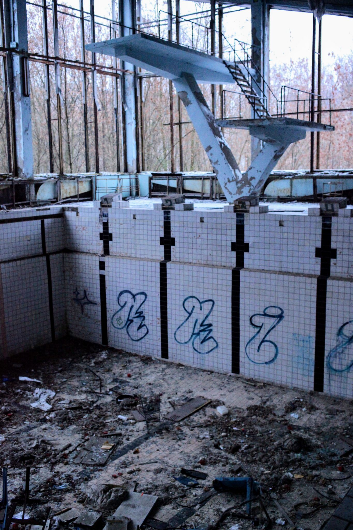 Chernobyl Tour: Pripyat’s abandoned Basketball Court and Swimming Pool ...