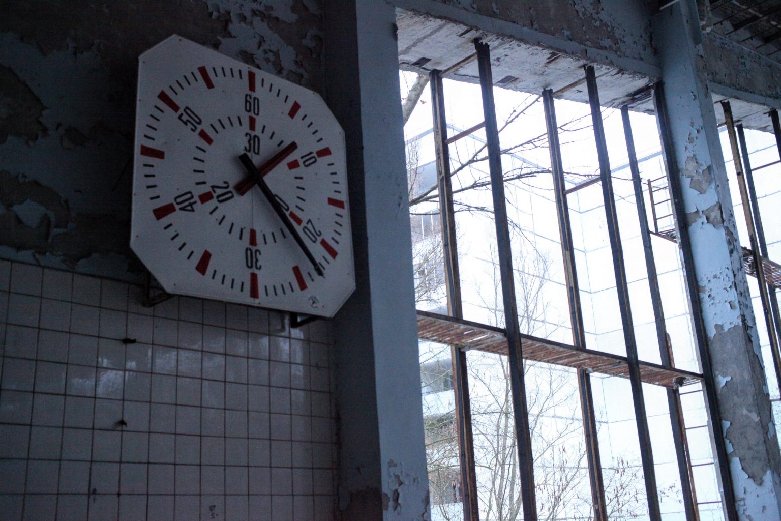 Chernobyl Tour: Pripyat’s abandoned Basketball Court and Swimming Pool ...